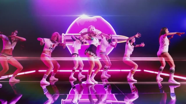 19금섹시(현아) - '잘나가서 그래 (Feat. 정일훈 Of BTOB)' (Roll Deep) M-V